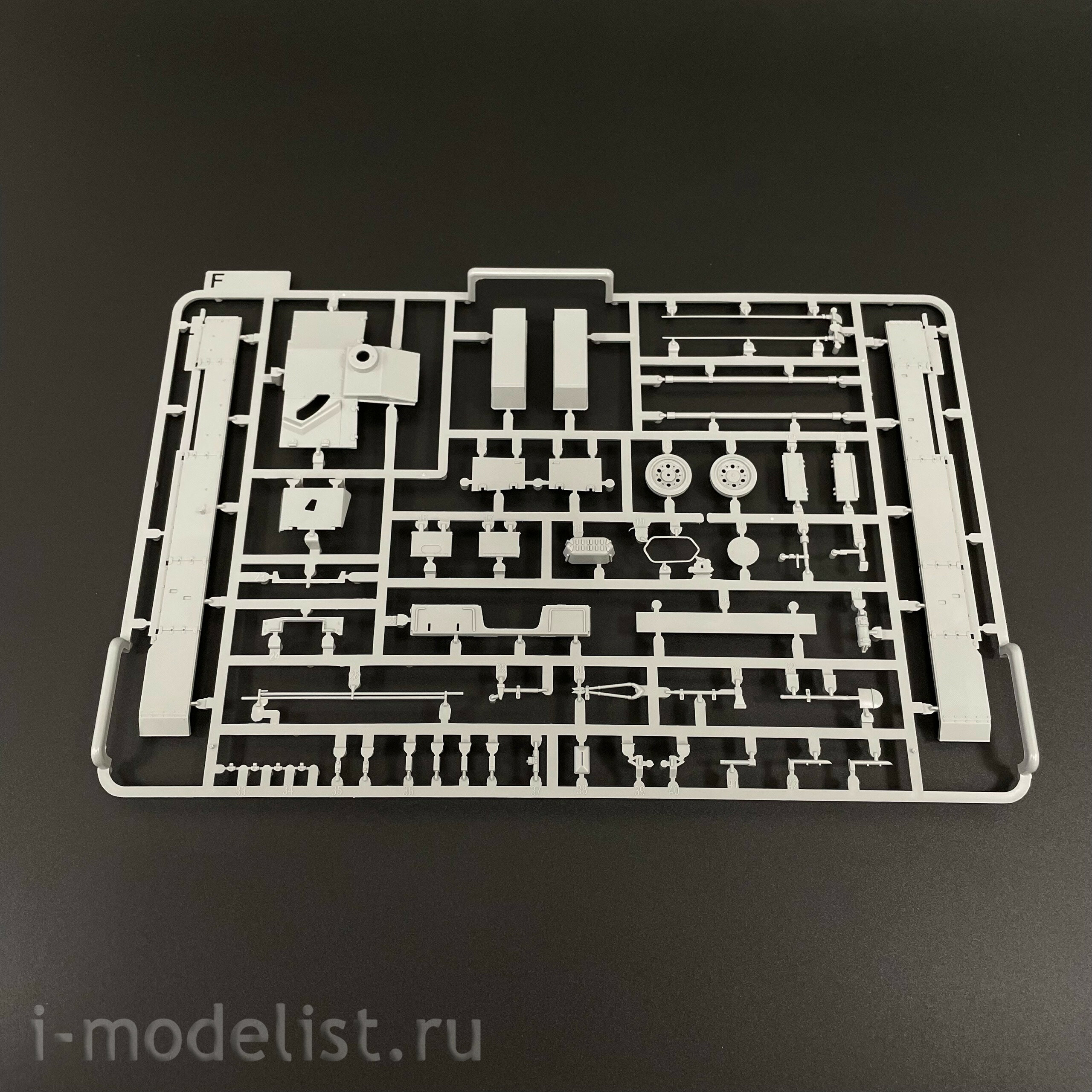 8015 Takom 1/35 StuG III Ausf. F Late release with 7.5cm L/48 :: Pre-order